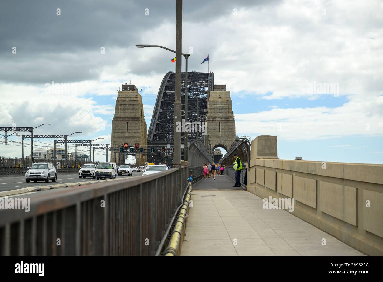 Walking across Sydney Harbour Bridge, Sydney, Australia Stock Photo - Alamy