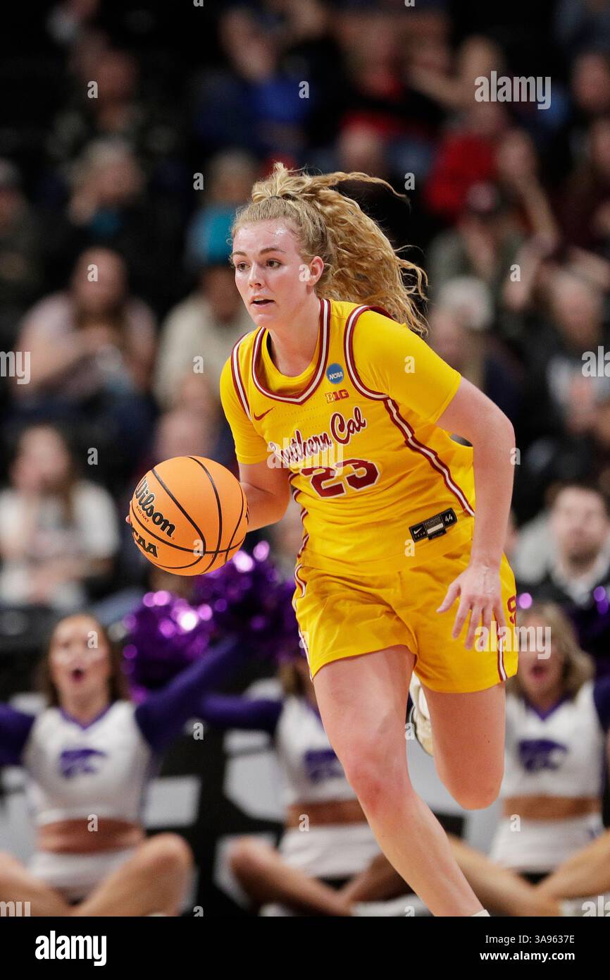 Southern California guard Avery Howell (23) controls the ball during ...