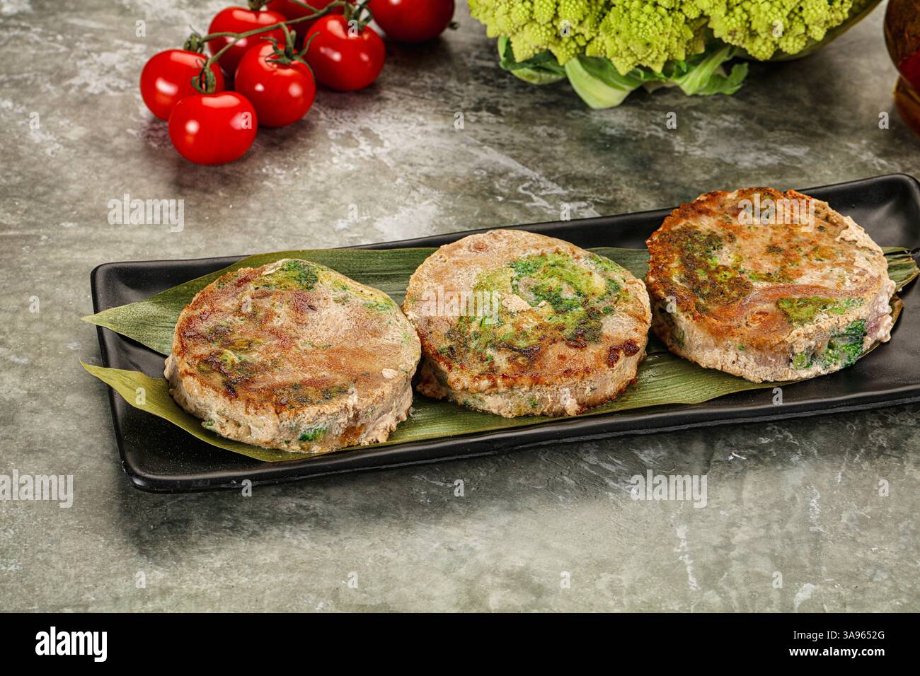 Roasted tuna medallion with broccoli cabbage Stock Photo - Alamy