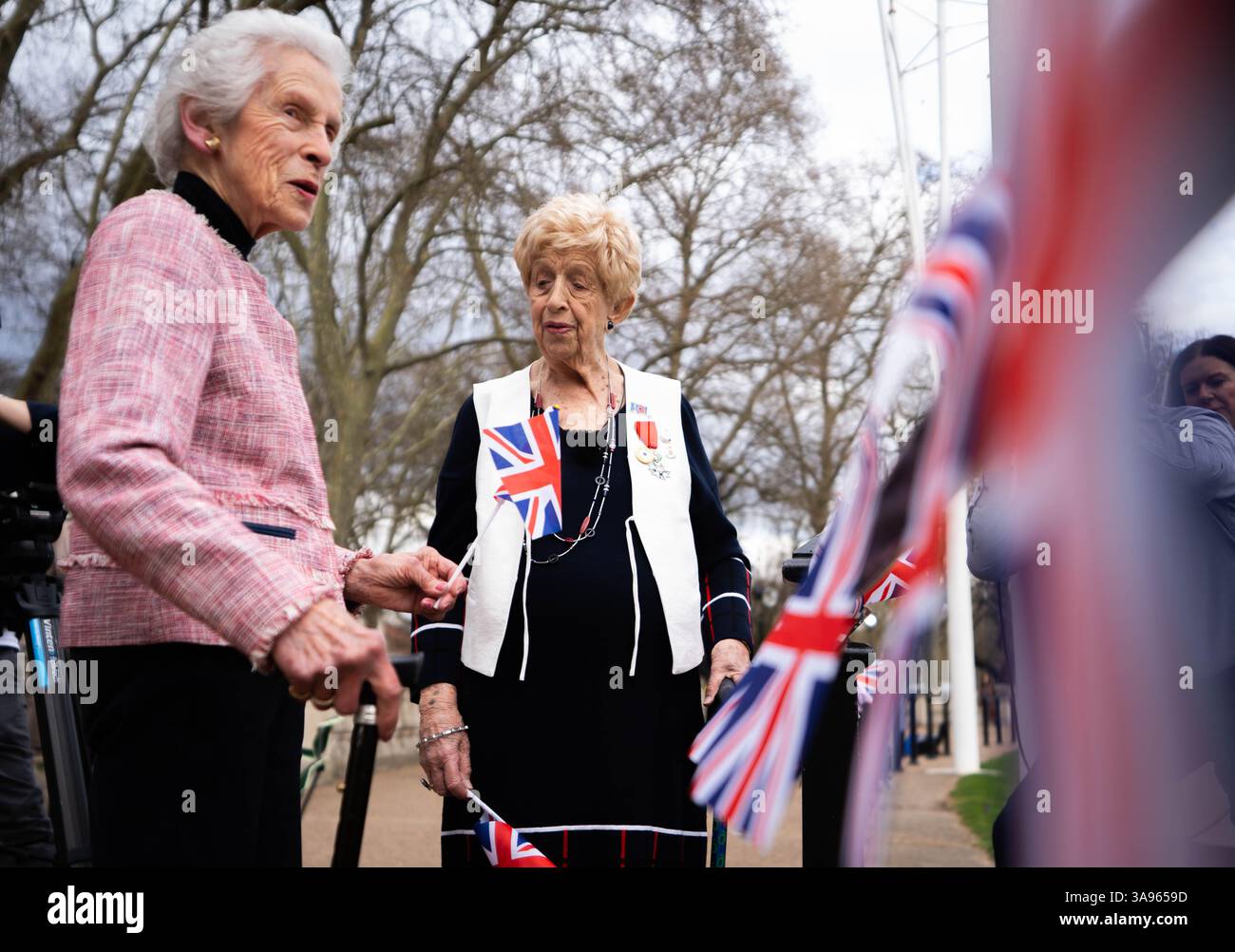 Second World War veterans Joyce Wilding, 100, (left) and Ruth Bourne ...