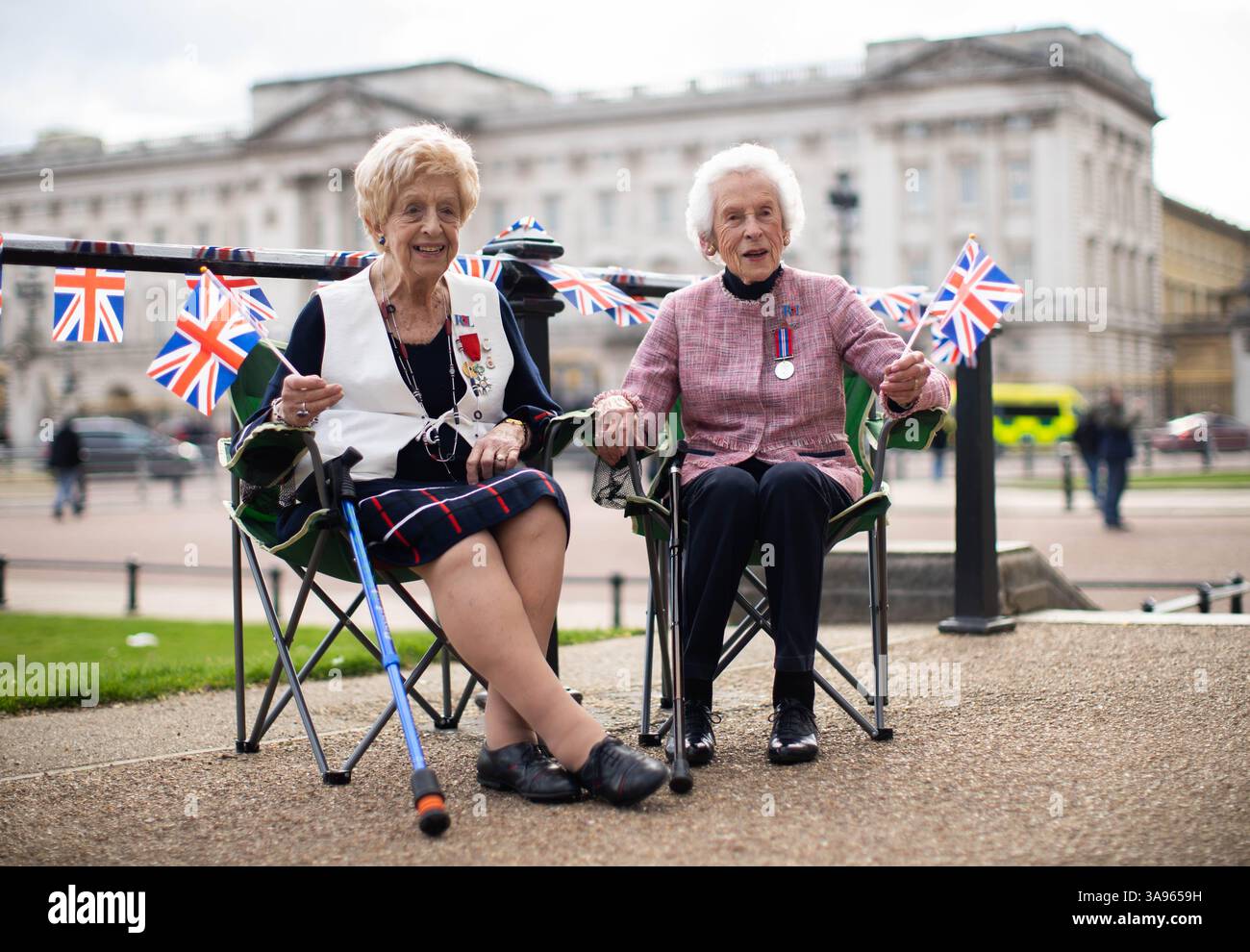Second World War veterans Ruth Bourne, 98, and Joyce Wilding, 100 ...