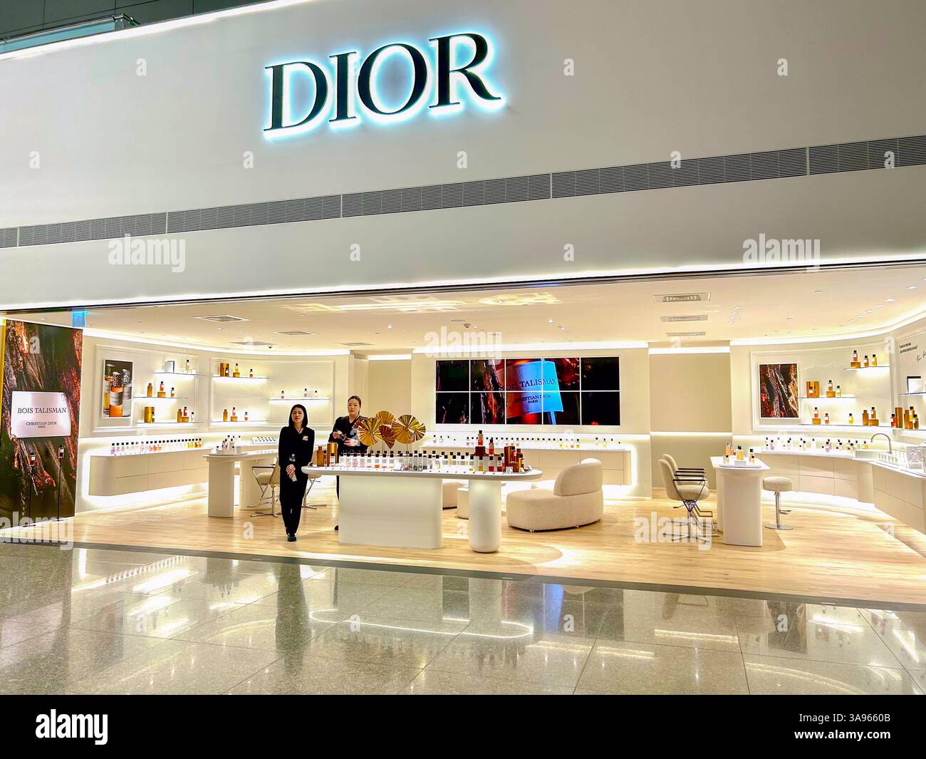 Taoyuan, Taipei, Taiwan, Views inside Taoyuan International Airport ...