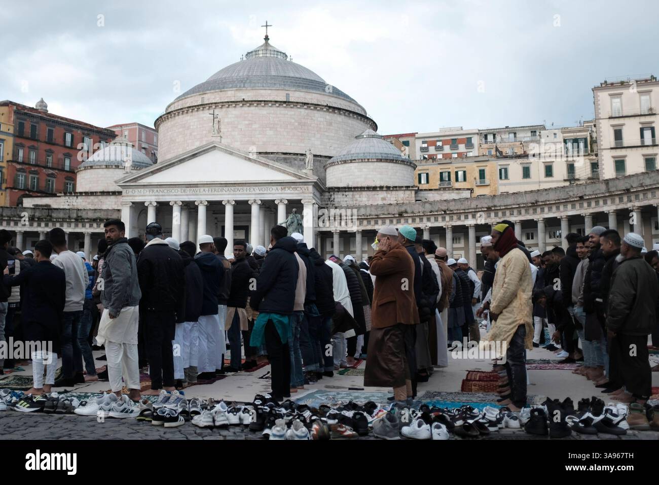 The end of ramadam in naples Piazza del Plebiscito turns into a place ...