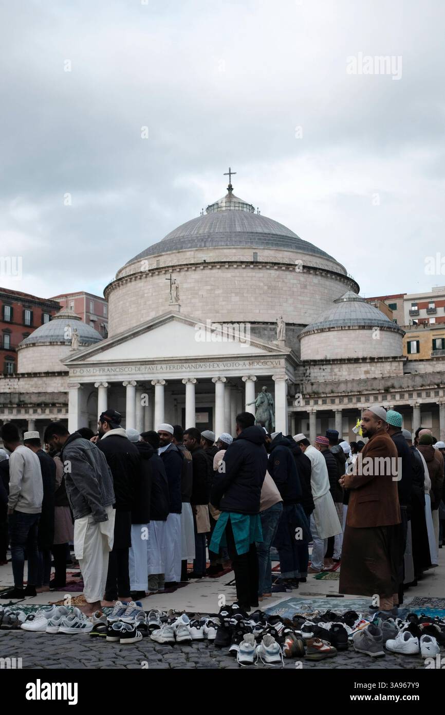 The end of ramadam in naples Piazza del Plebiscito turns into a place ...