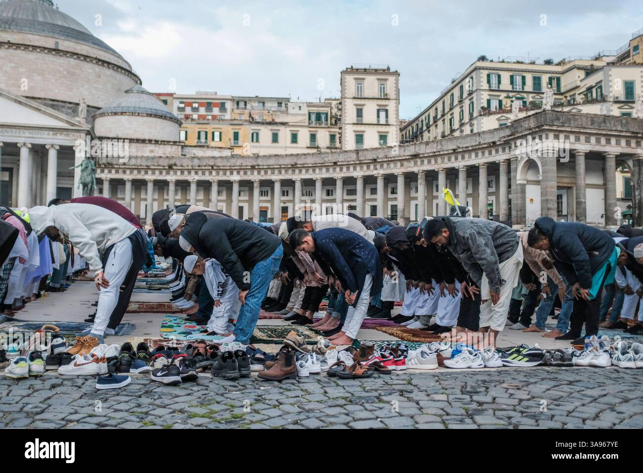 The end of ramadam in naples Piazza del Plebiscito turns into a place ...