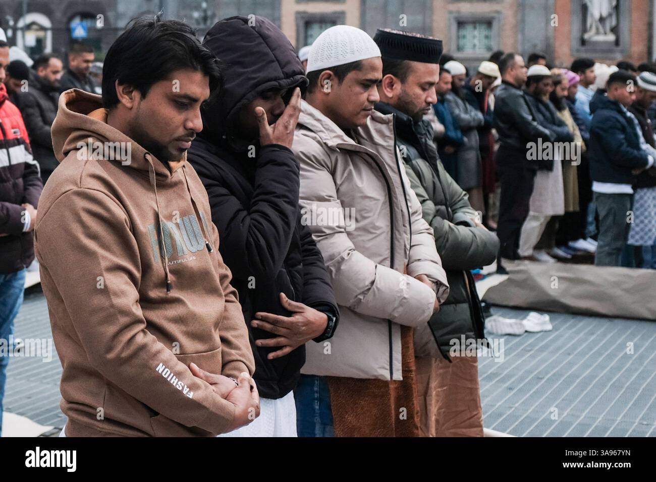 The end of ramadam in naples Piazza del Plebiscito turns into a place of recollection and ...
