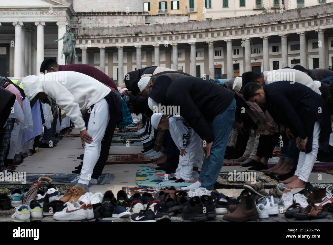 The end of ramadam in naples Piazza del Plebiscito turns into a place ...