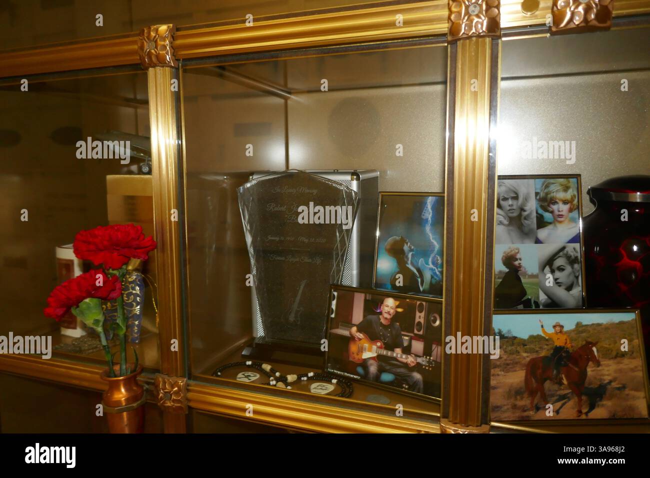 Los Angeles, California, USA 28th March 2025 Musician Bob Kulick Grave in Cathedral Mausoleum at ...