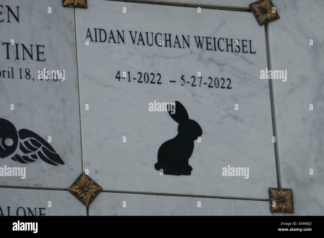Los Angeles, California, USA 28th March 2025 Rabbit on Grave at ...