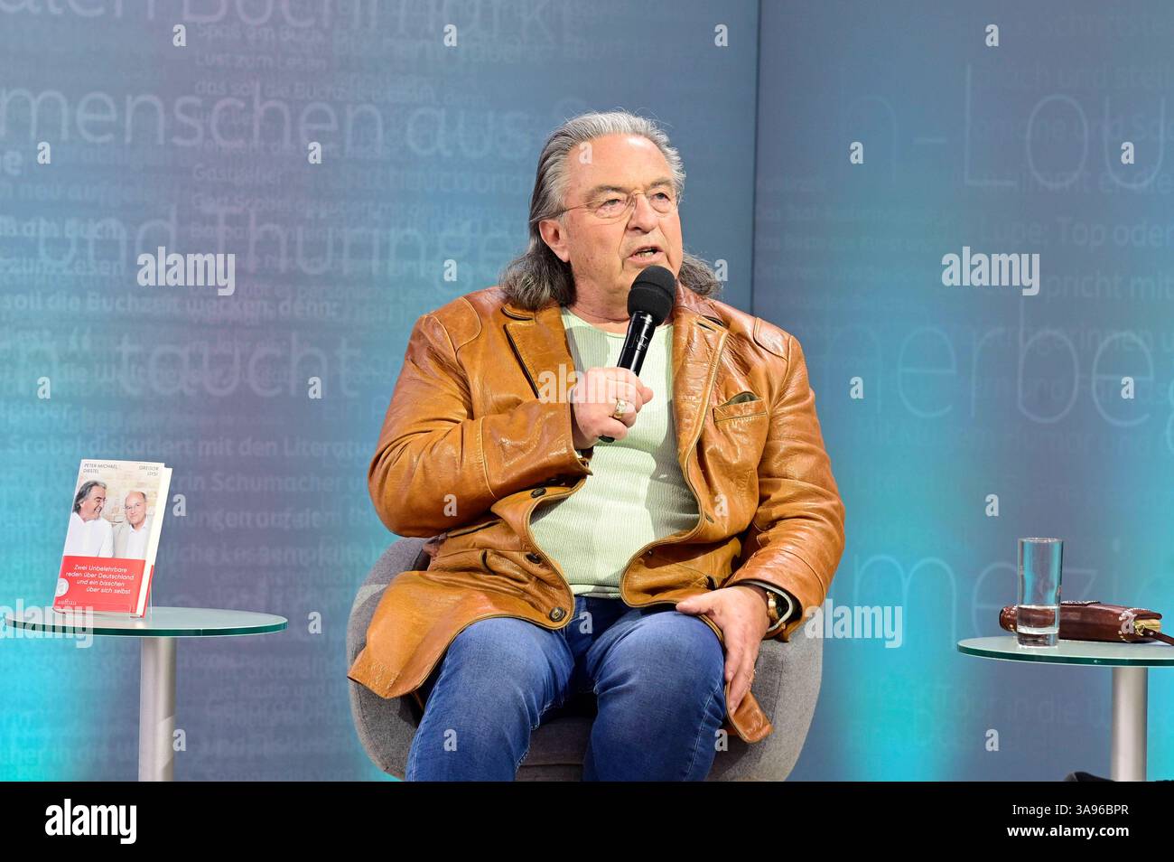 Peter-Michael Diestel bei einem Gespräch zum Buch Zwei Unbelehrbare ...