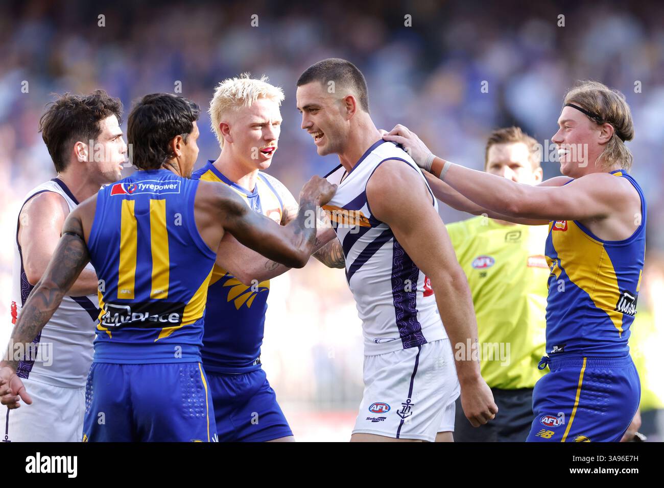 Patrick Voss of the Dockers and Tim Kelly of the Eagles tussle during ...