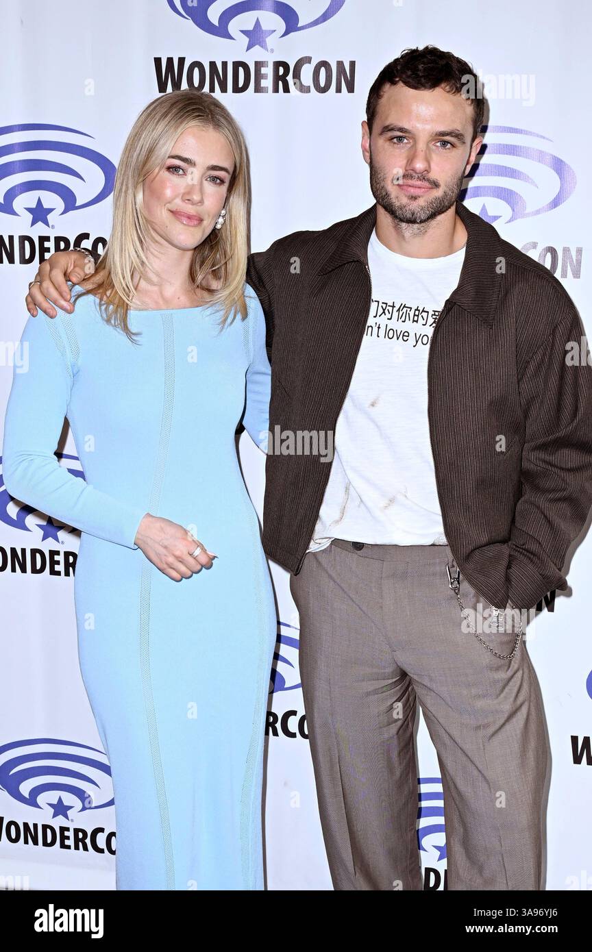 Melissa Roxburgh und Josh McKenzie beim Photocall zur NBC Serie The ...
