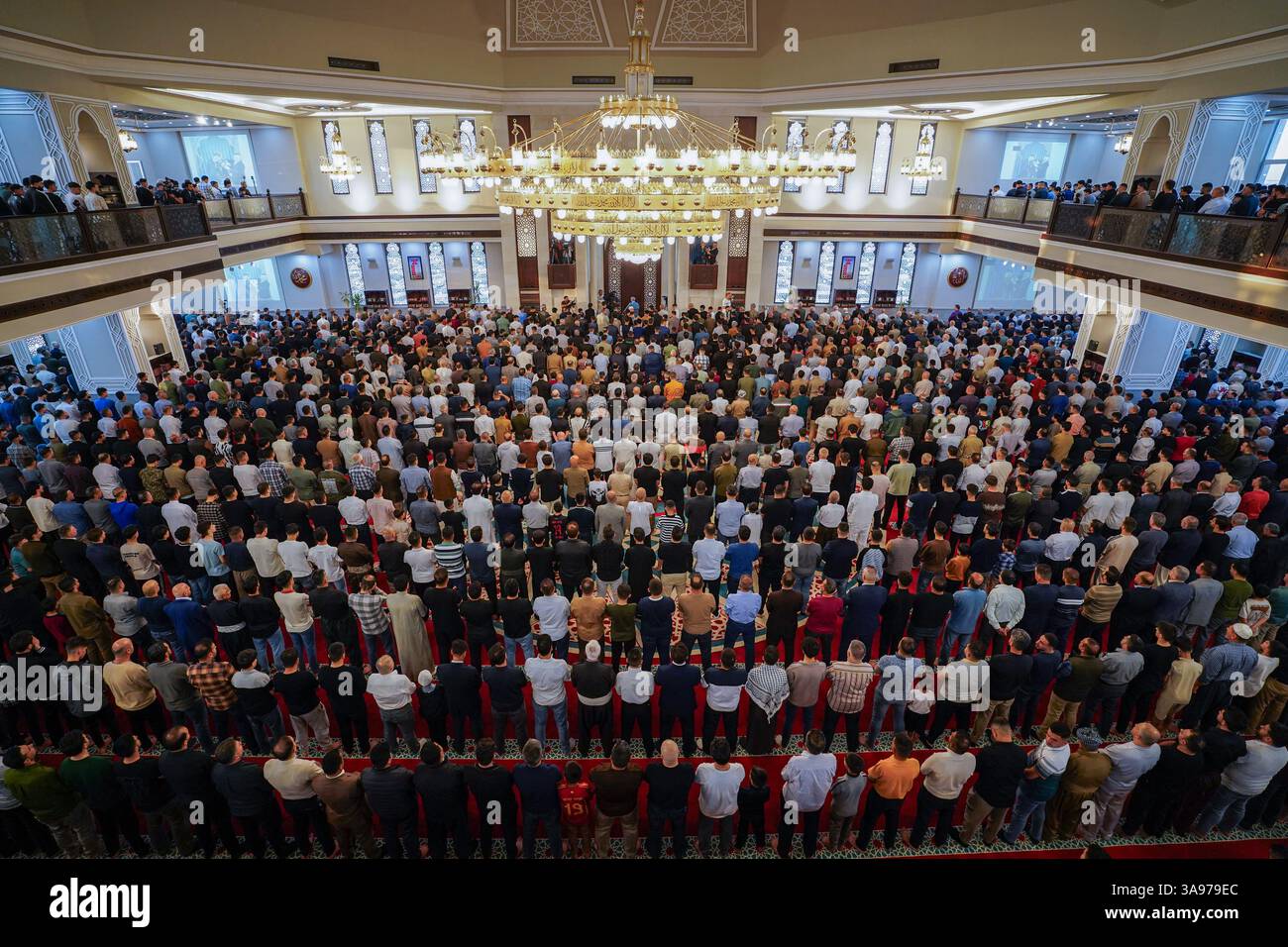 Dohuk, Iraq. 30th Mar, 2025. Iraqi Kurdish Muslims perform Eid al-Fitr ...