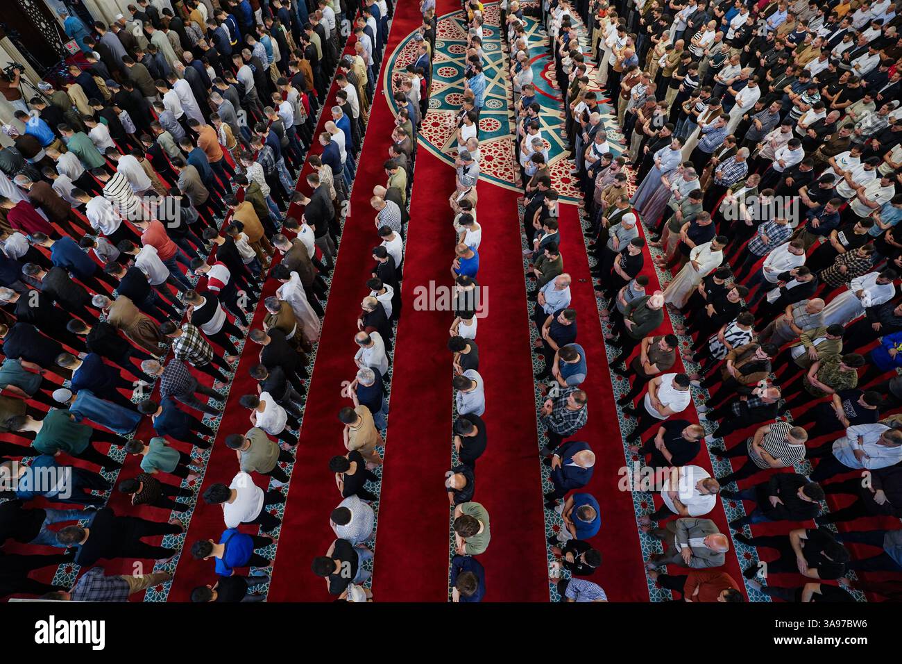 Dohuk, Iraq. 30th Mar, 2025. Iraqi Kurdish Muslims perform Eid al-Fitr ...