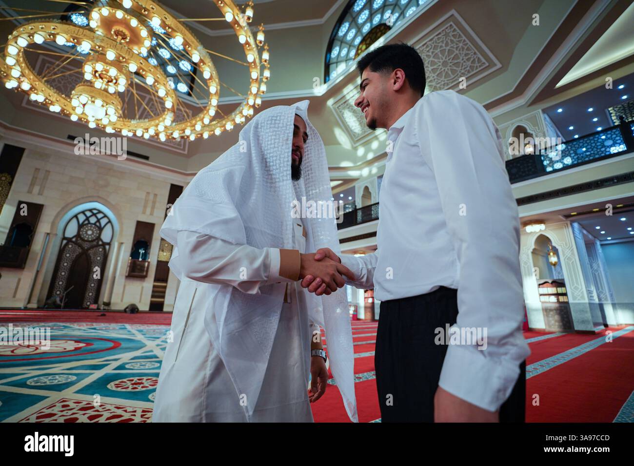 Dohuk, Iraq. 30th Mar, 2025. Iraqi Kurdish Muslims exchange greetings ...