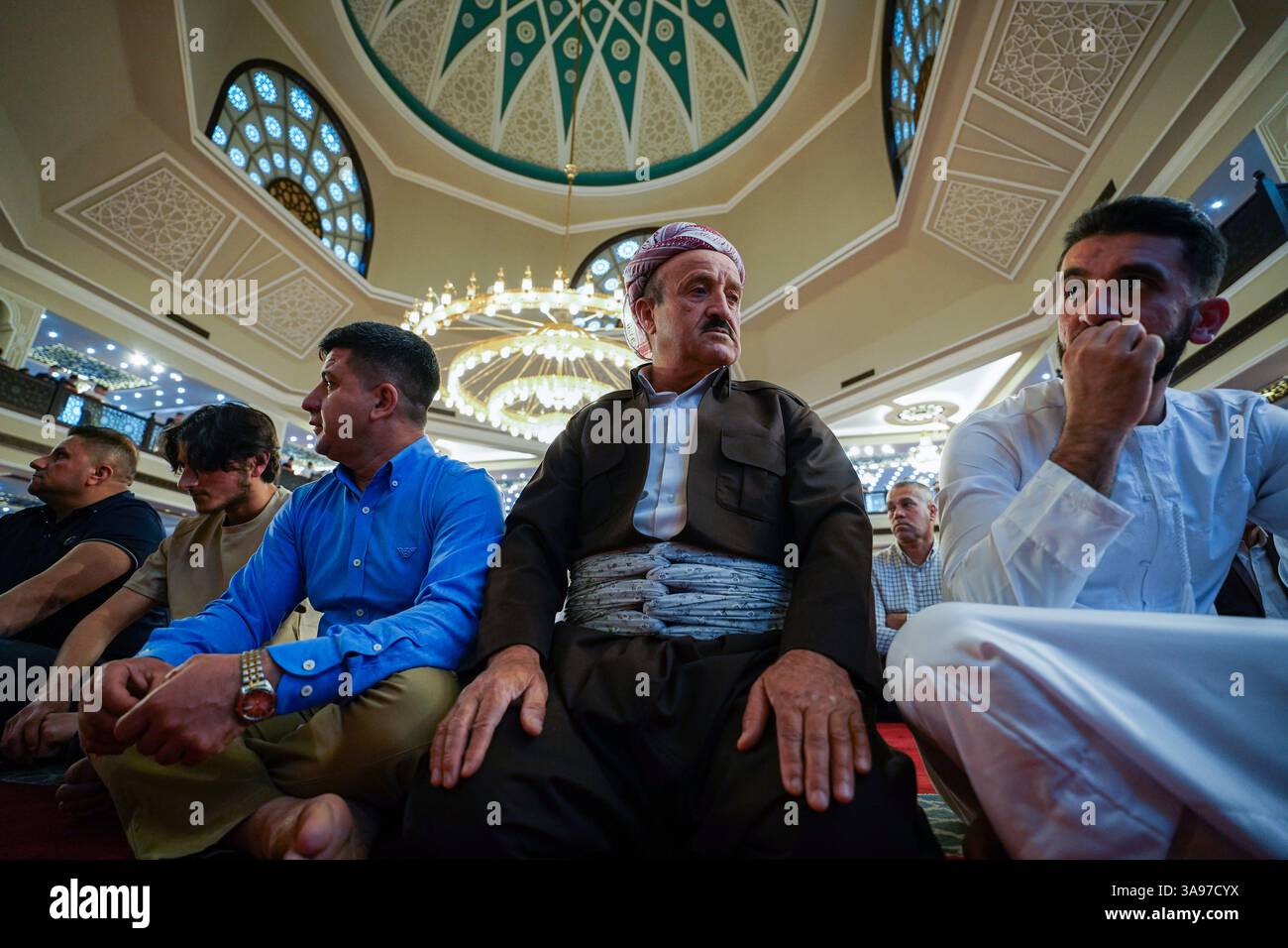 Dohuk, Iraq. 30th Mar, 2025. Iraqi Kurdish Muslim (C) prays during the ...