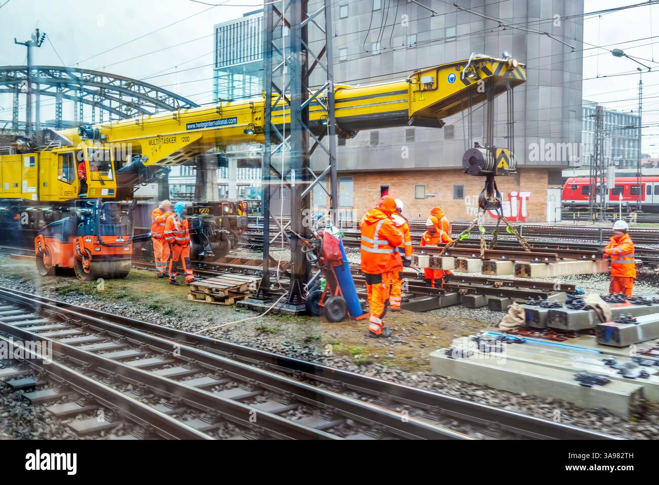 Gleisbauarbeiten in der Nähe der Hackerbrücke, München, März 2025 ...