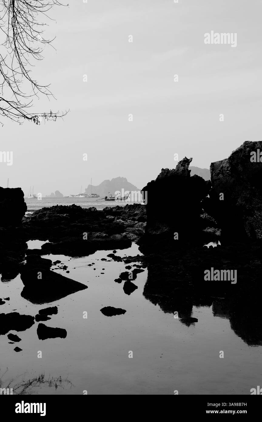 Long tail boat cruising past hi-res stock photography and images - Alamy