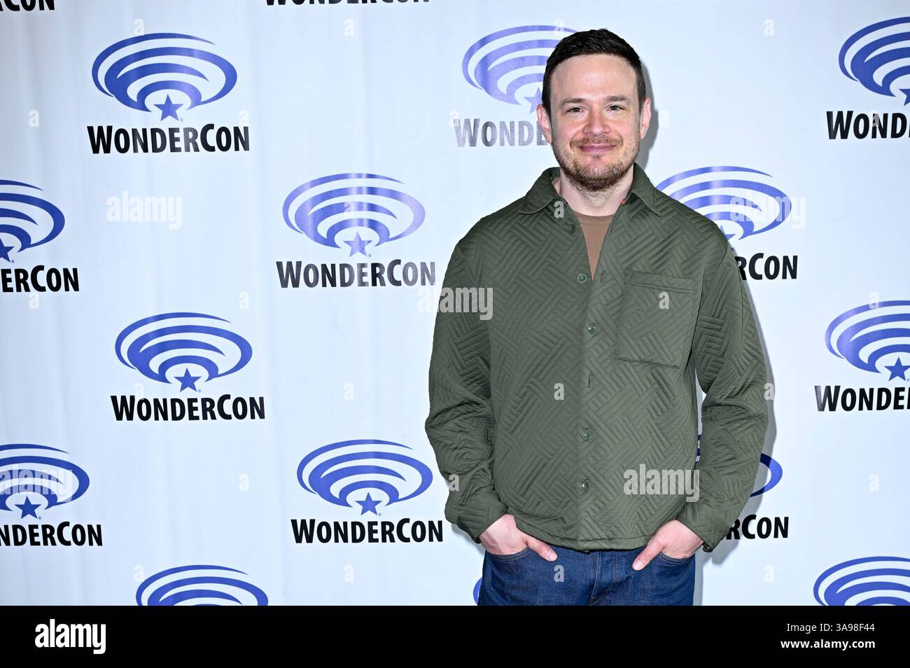 Jake Coburn beim Photocall zur NBC Serie 'The Hunting Party' auf der WonderCon 2025 im Anaheim ...