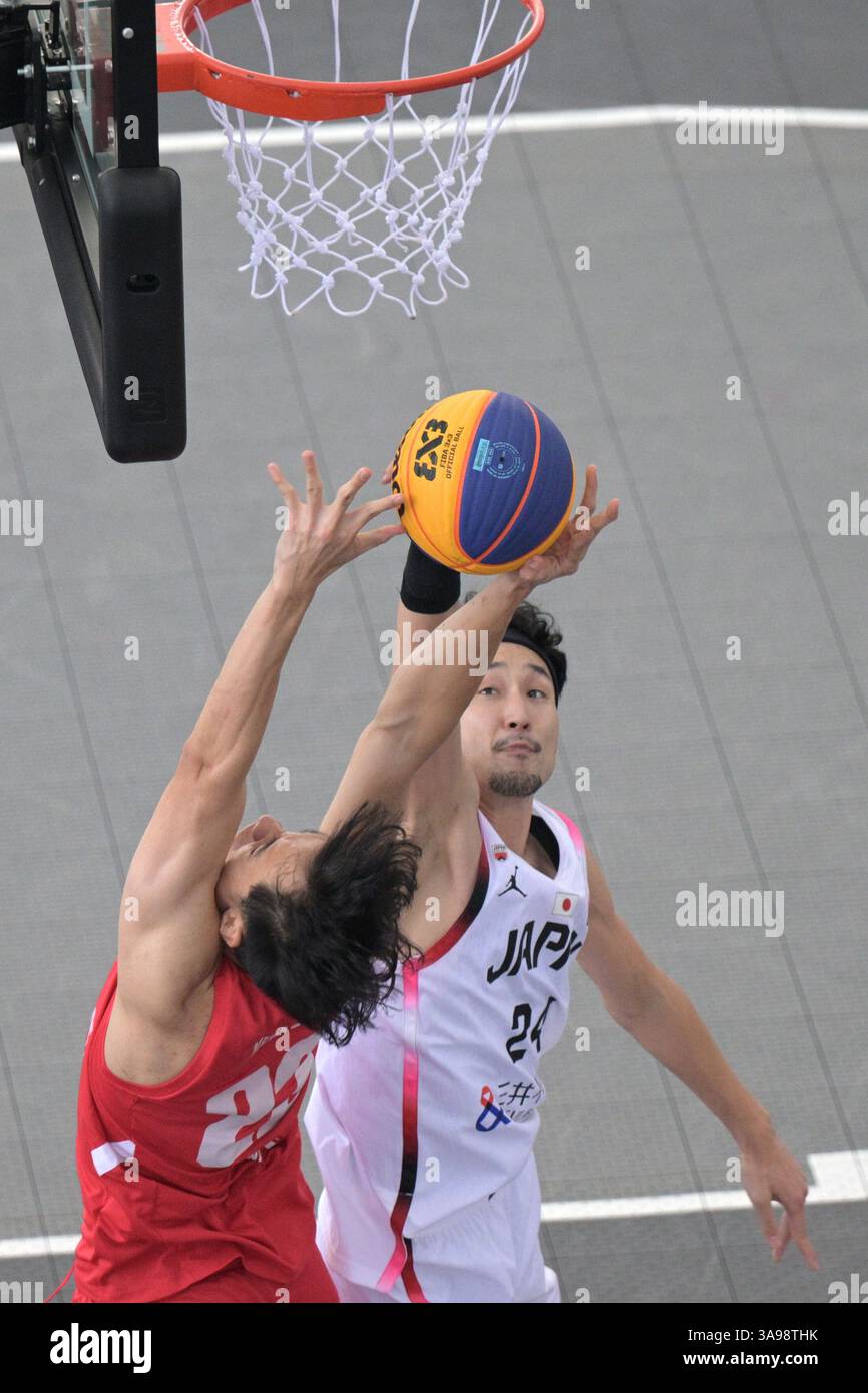 (250330) -- SINGAPORE, March 30, 2025 (Xinhua) -- Kelvin Lim Hong Da (L ...