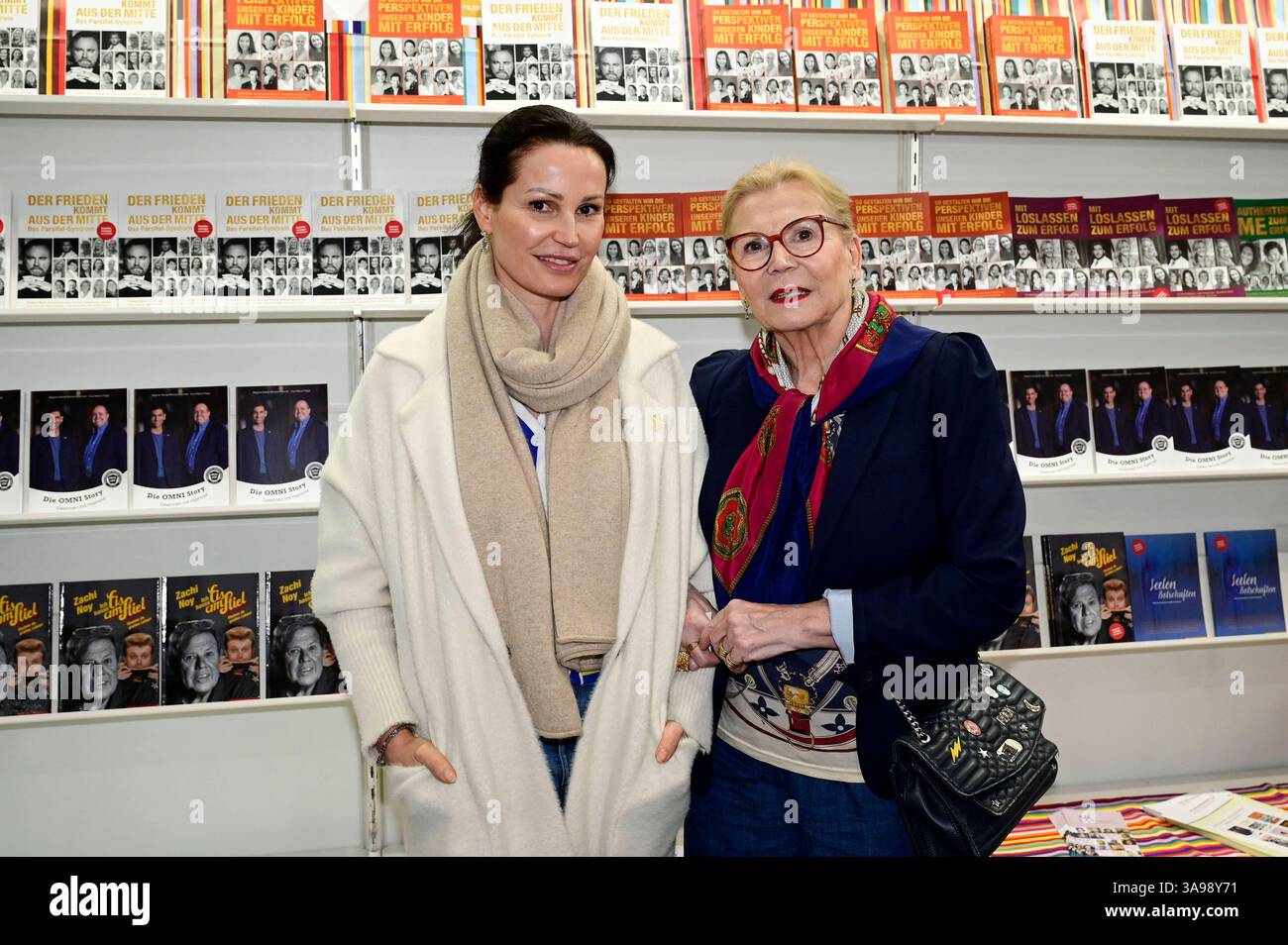 Katharina Gerhardt mit Mutter Ingrid Beissel beim Sektempfang zur ...
