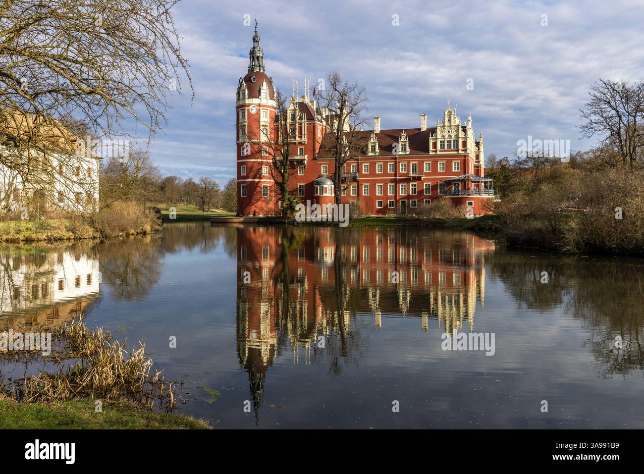 Bad Muskau, Germany. 30th Mar, 2025. The New Palace (r) and the Old ...