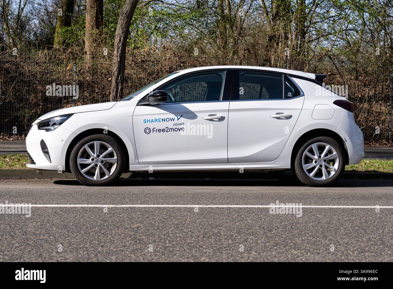 Sharenow hi-res stock photography and images - Alamy