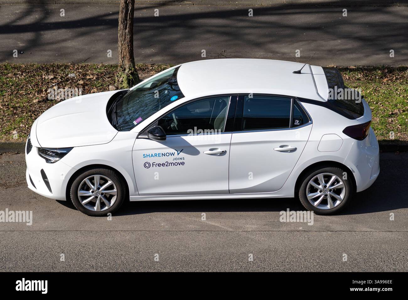 Share now car hi-res stock photography and images - Alamy