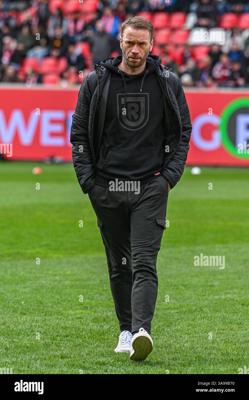 Regensburg, Germany. 30th Mar, 2025. Soccer: Bundesliga 2, Jahn ...