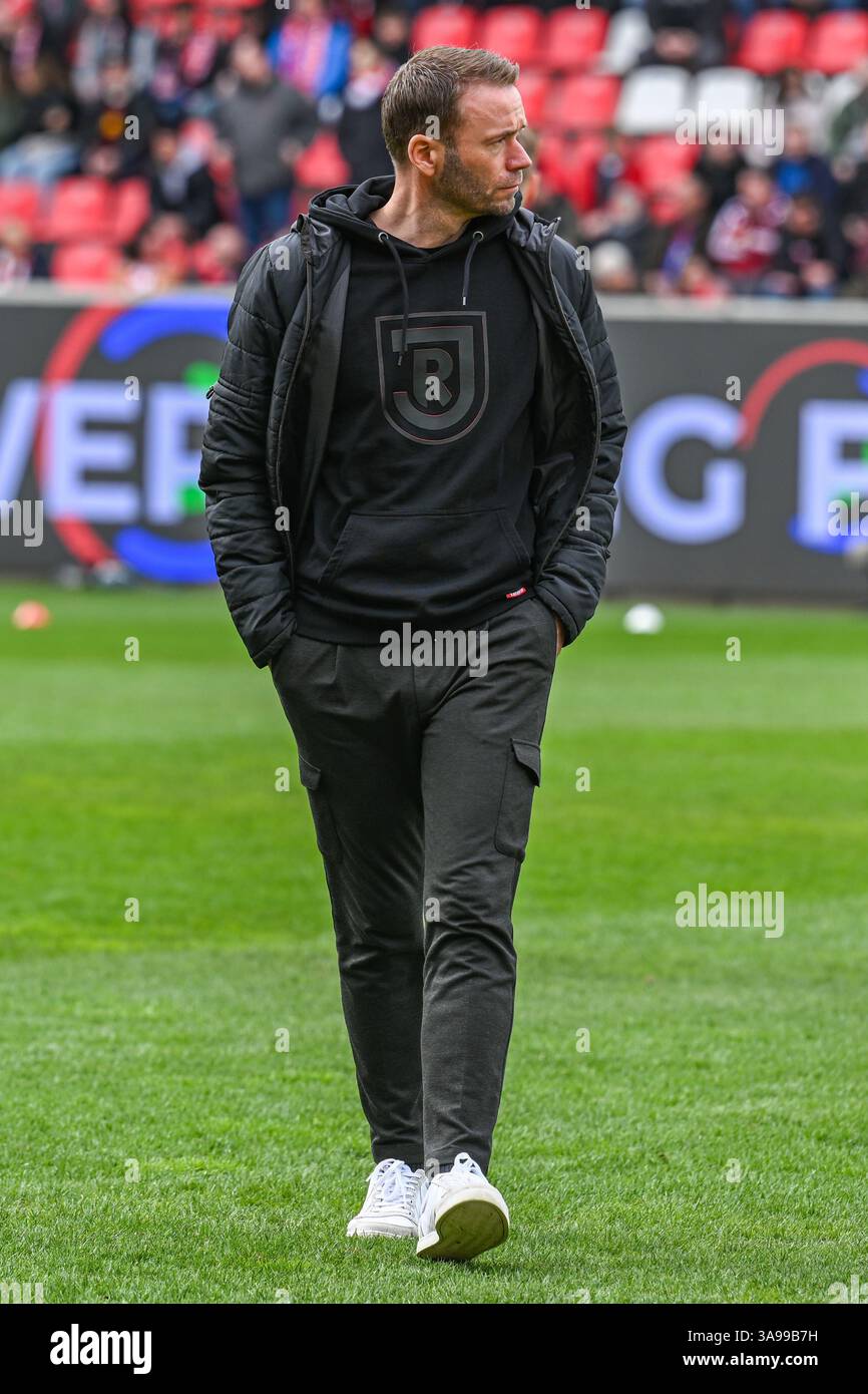 Regensburg, Germany. 30th Mar, 2025. Soccer: Bundesliga 2, Jahn ...