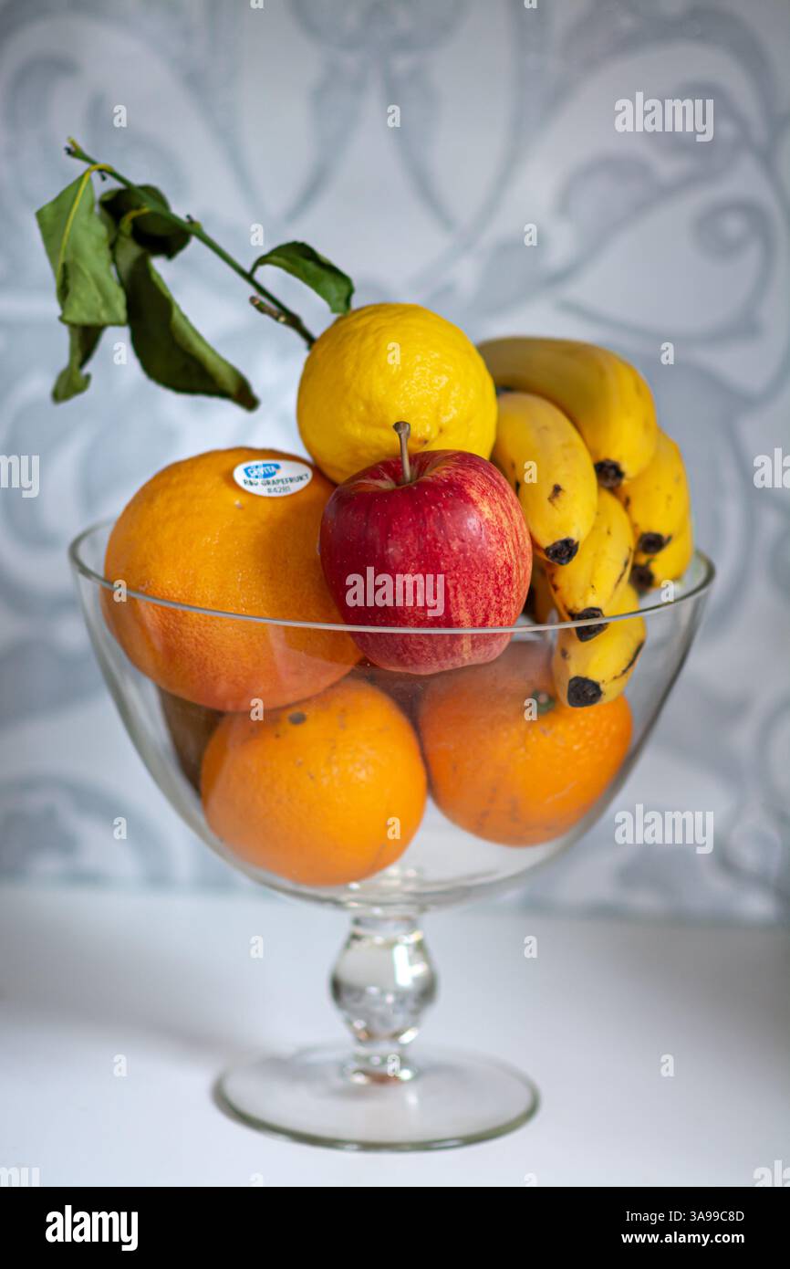 Vase with fruits hi-res stock photography and images - Alamy