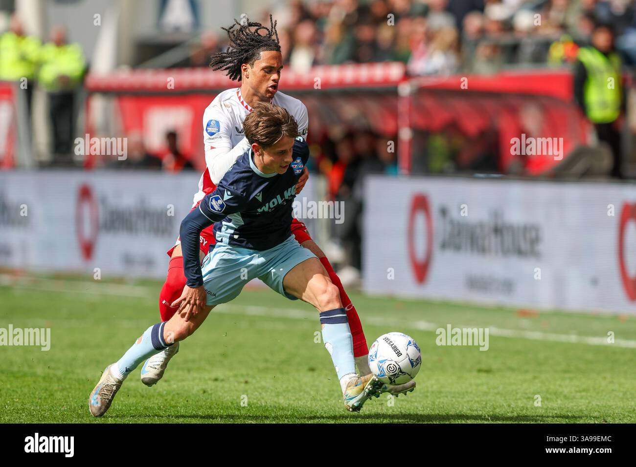 UTRECHT, NETHERLANDS - MARCH 30: Oliver Braude of sc Heerenveen battles ...