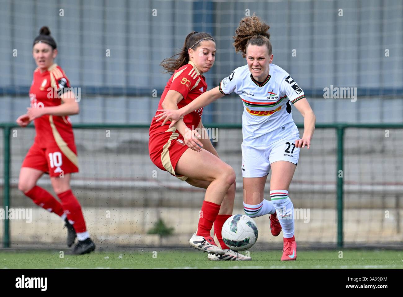 Laura Miller (6) of Standard and Alixe Bosteels (27) of OHL pictured ...
