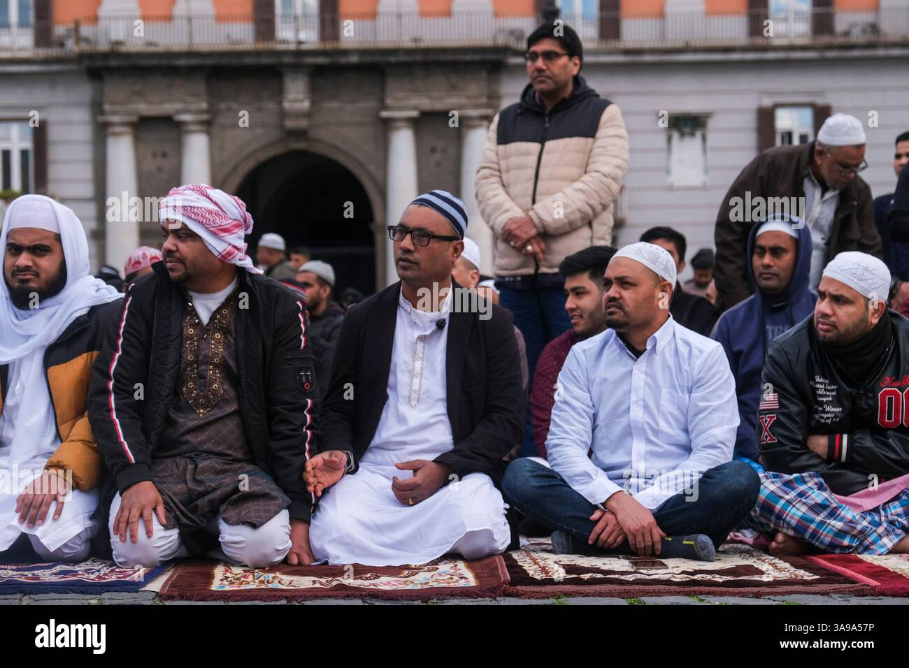 News - The end of ramadam in Naples Piazza del Plebiscito turns into a ...