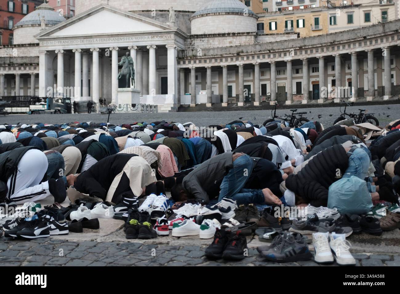 Piazza del Plebiscito turns into a place of recollection and sharing ...