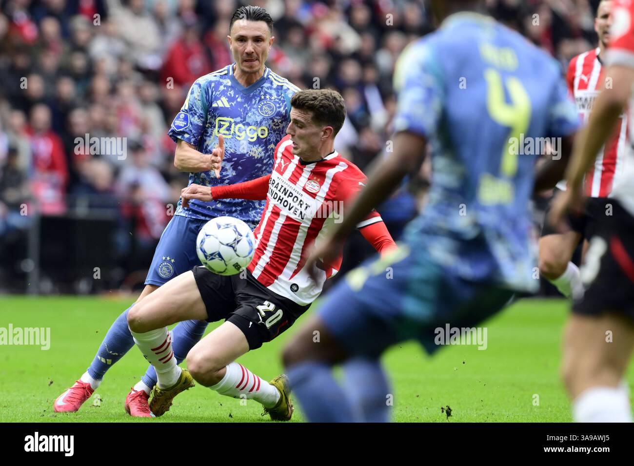 EINDHOVEN - (l-r) Steven Berghuis of Ajax, Guus Til of PSV Eindhoven during the Dutch Eredivisie ...