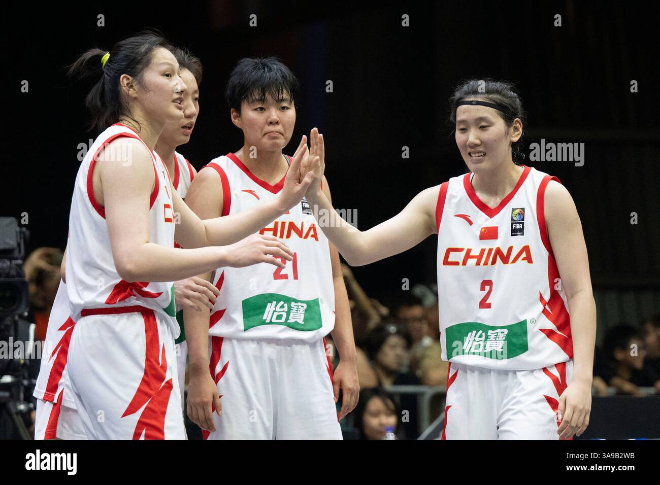 (250330) -- SINGAPORE, March 30, 2025 (Xinhua) -- Players of China ...