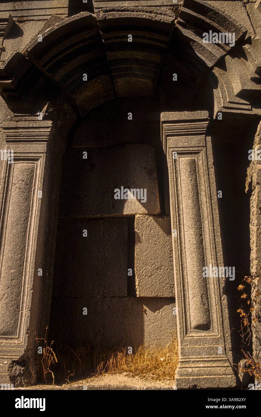 Leaning to the left: stone column no longer supports round-arched ...