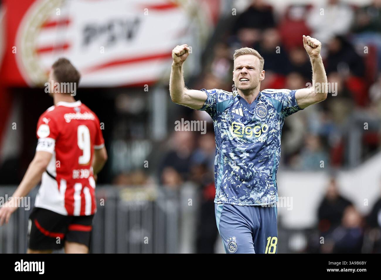 EINDHOVEN - Davy Klaassen of Ajax celebrates the 0-1 during the Dutch ...