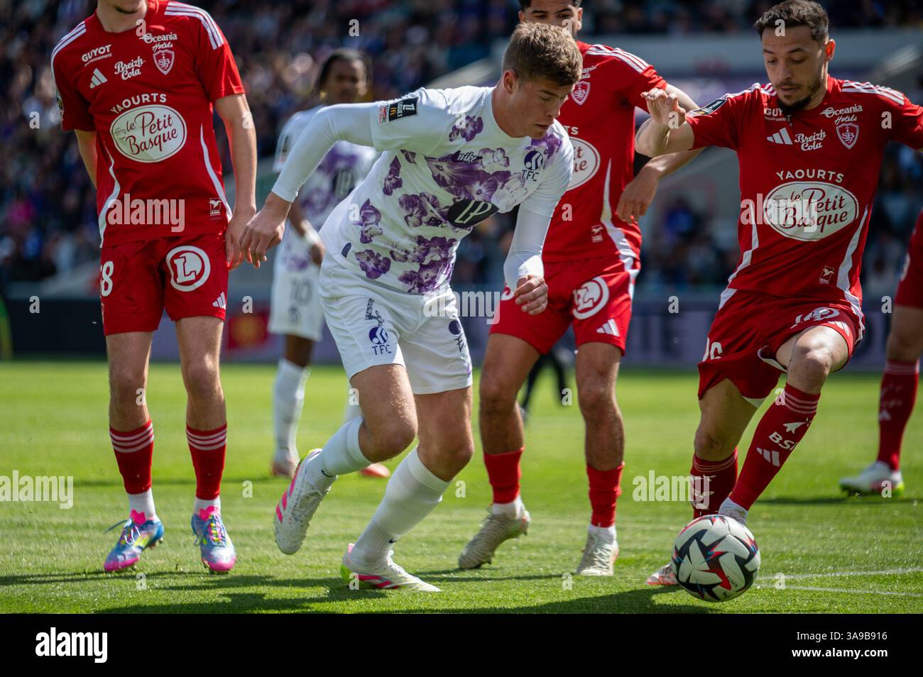 Charlie Cresswell of Toulouse during the French championship Ligue 1 ...