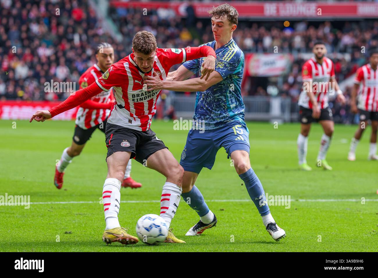 Eindhoven, Netherlands. 30th Mar, 2025. EINDHOVEN, NETHERLANDS - MARCH 30: Guus Til of PSV ...