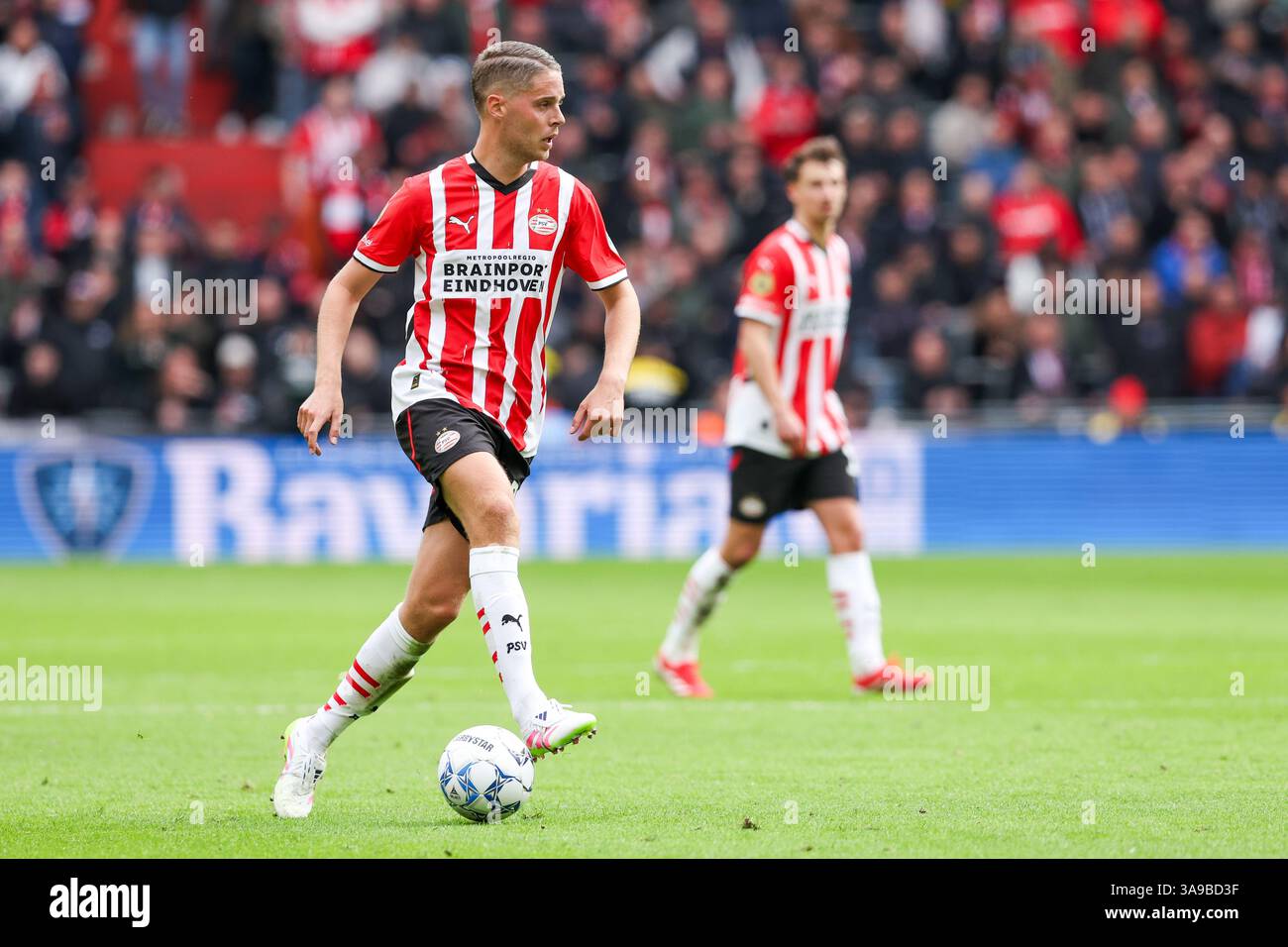 Eindhoven, Netherlands. 30th Mar, 2025. EINDHOVEN, NETHERLANDS - MARCH 30: Joey Veerman of PSV ...