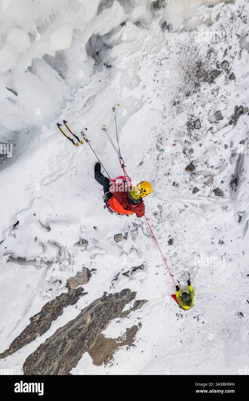 Brave mountaineer climbing frozen hi-res stock photography and images ...