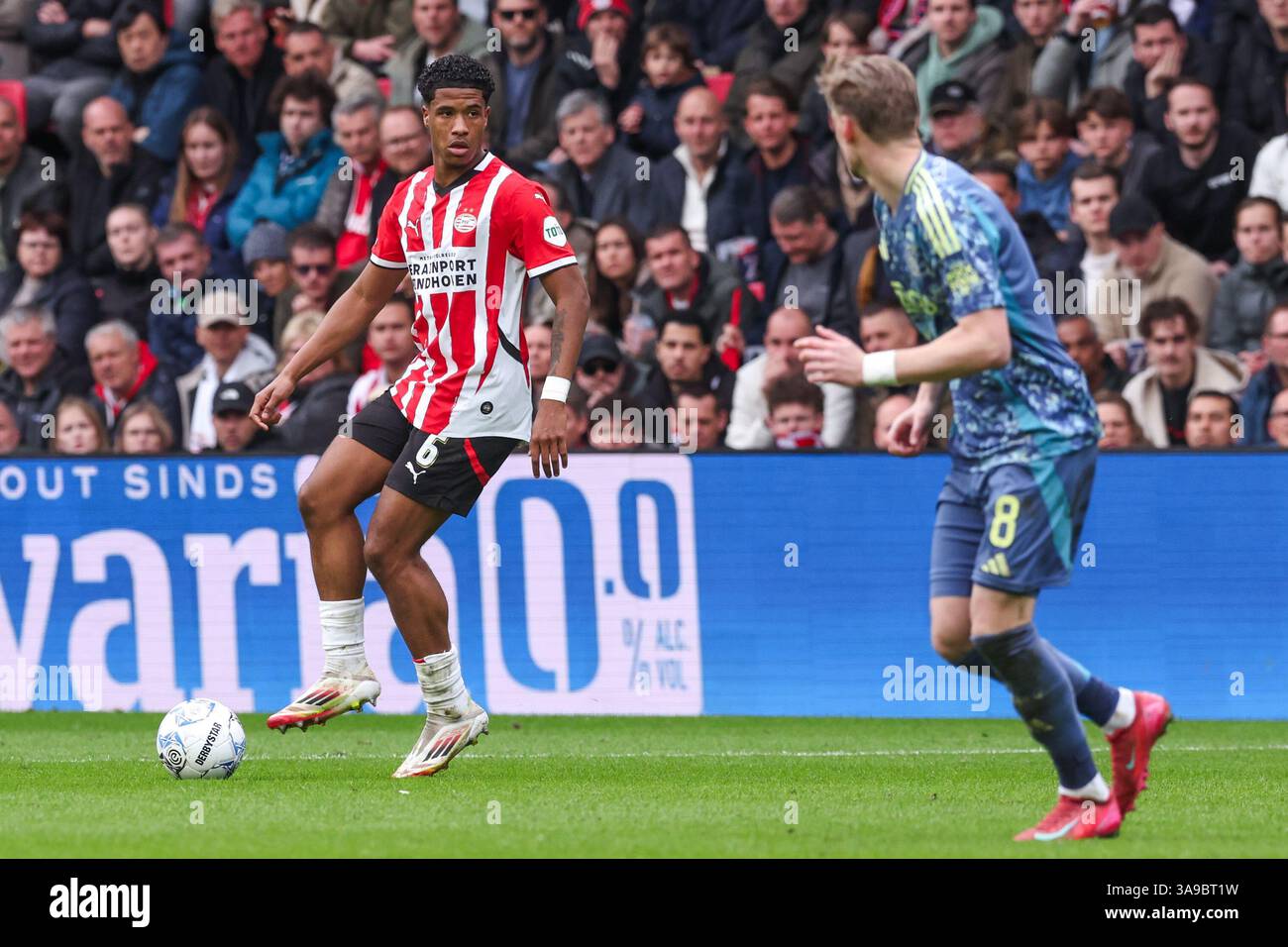 Eindhoven, Netherlands. 30th Mar, 2025. EINDHOVEN, NETHERLANDS - MARCH 30: Ryan Flamingo of PSV ...
