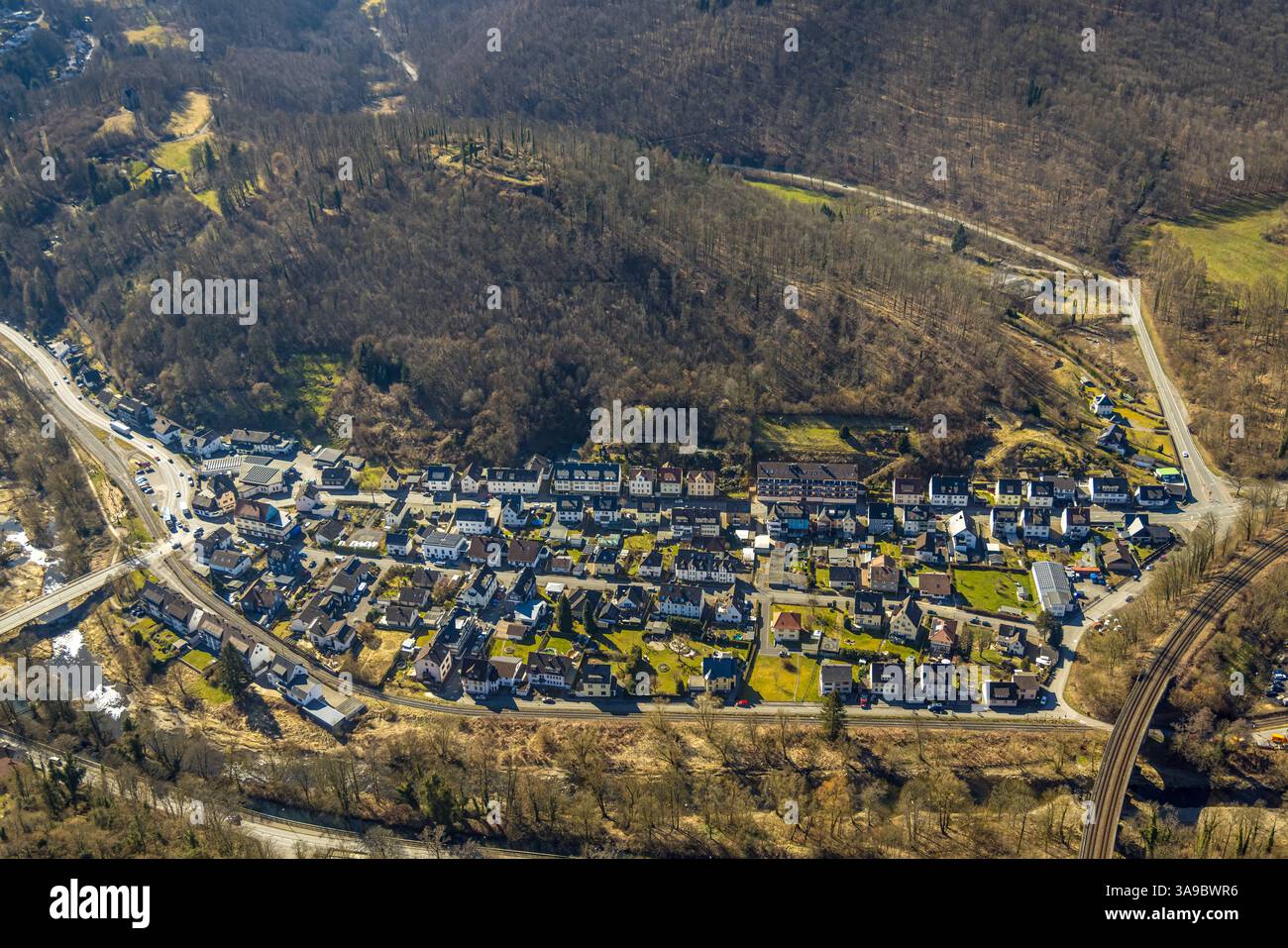 Luftbild, Ruine Rüdenburg, auch Alte Grafenburg, und Wohngebiet ...