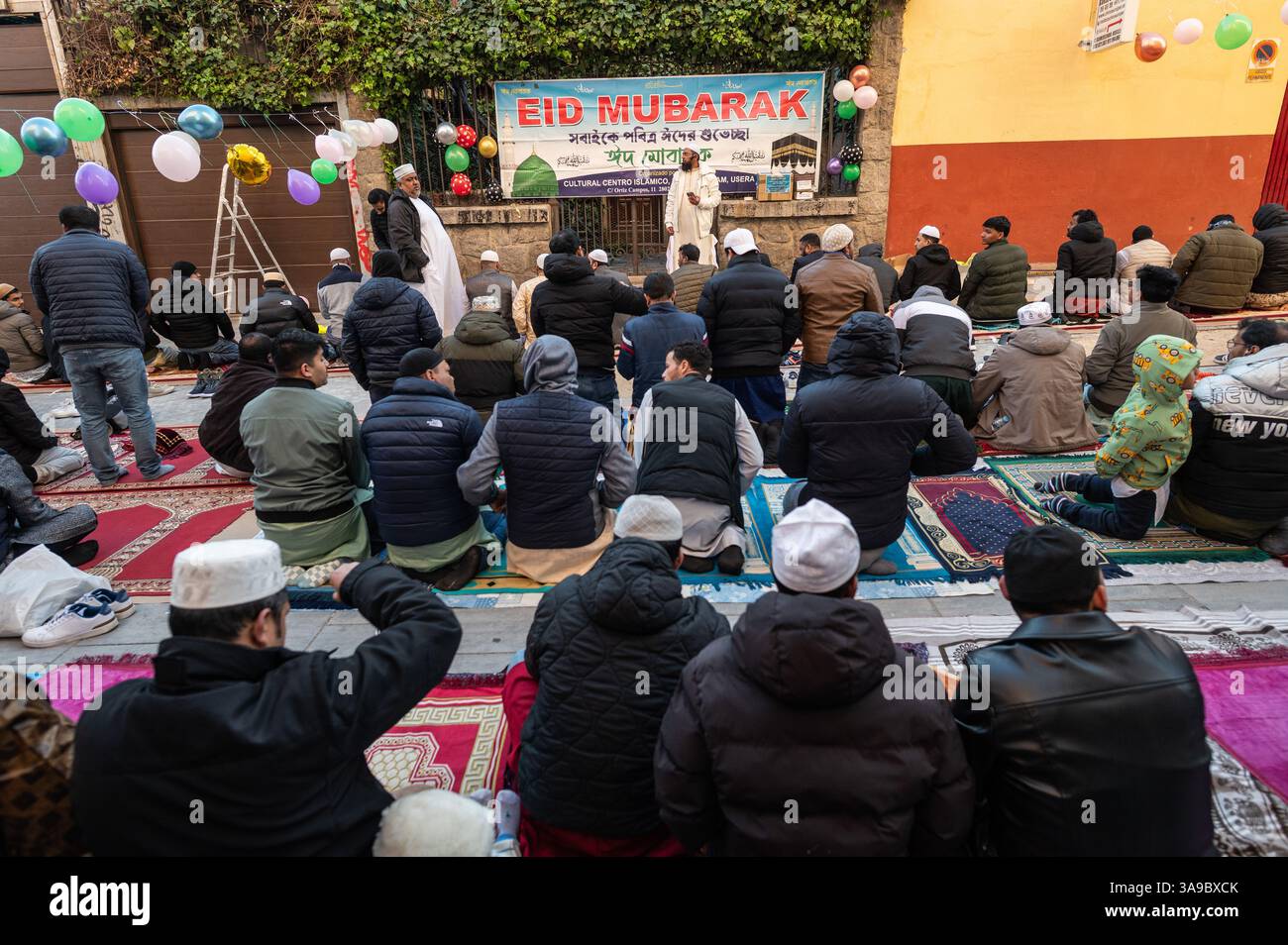 Madrid, Spain. 30th Mar, 2025. A group of the Muslim community in ...