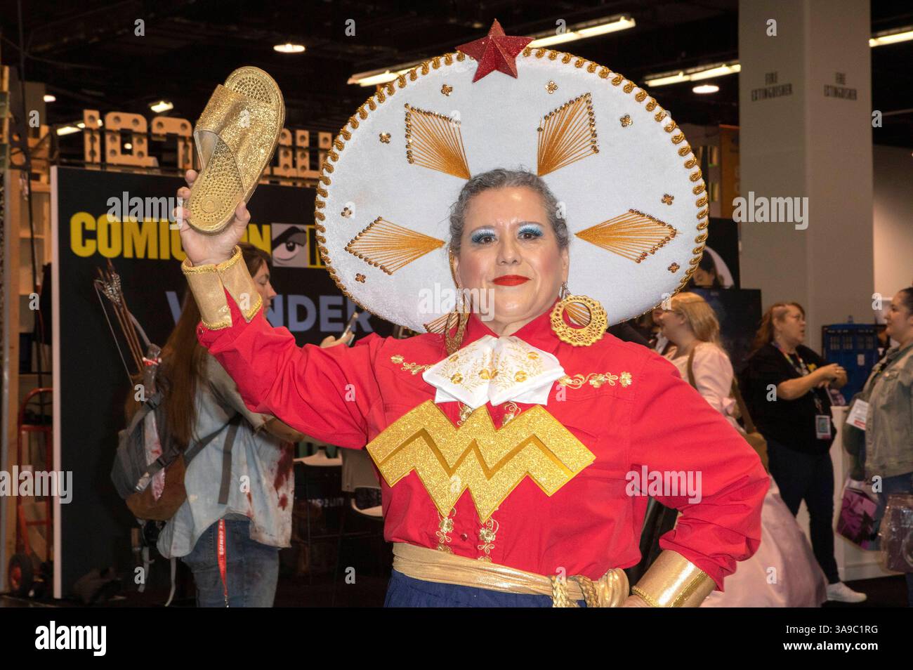 Cosplayer auf der WonderCon 2025 im Anaheim Convention Center. Anaheim ...