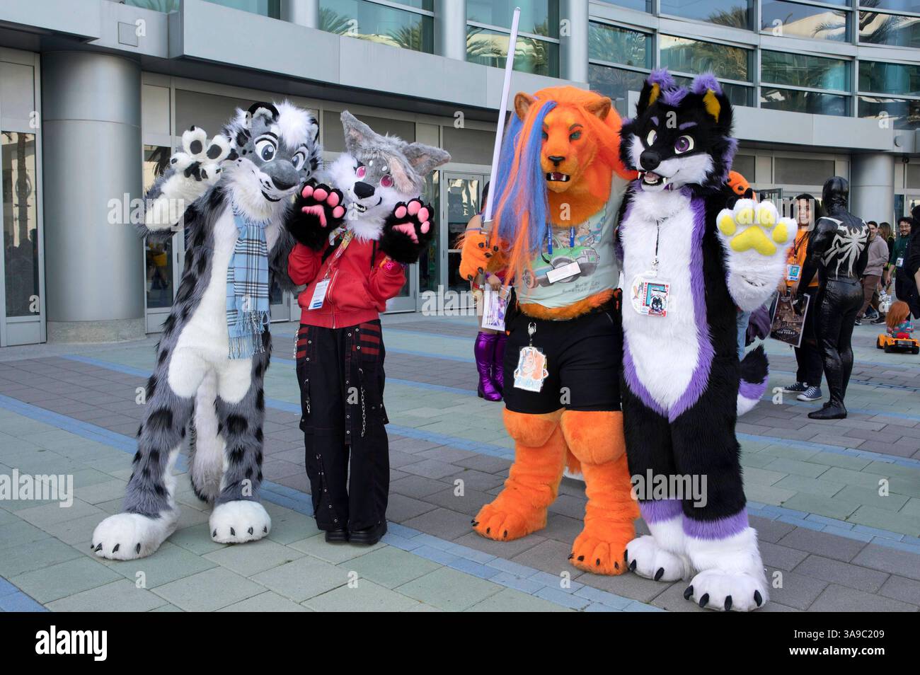 Cosplayer auf der WonderCon 2025 im Anaheim Convention Center. Anaheim ...