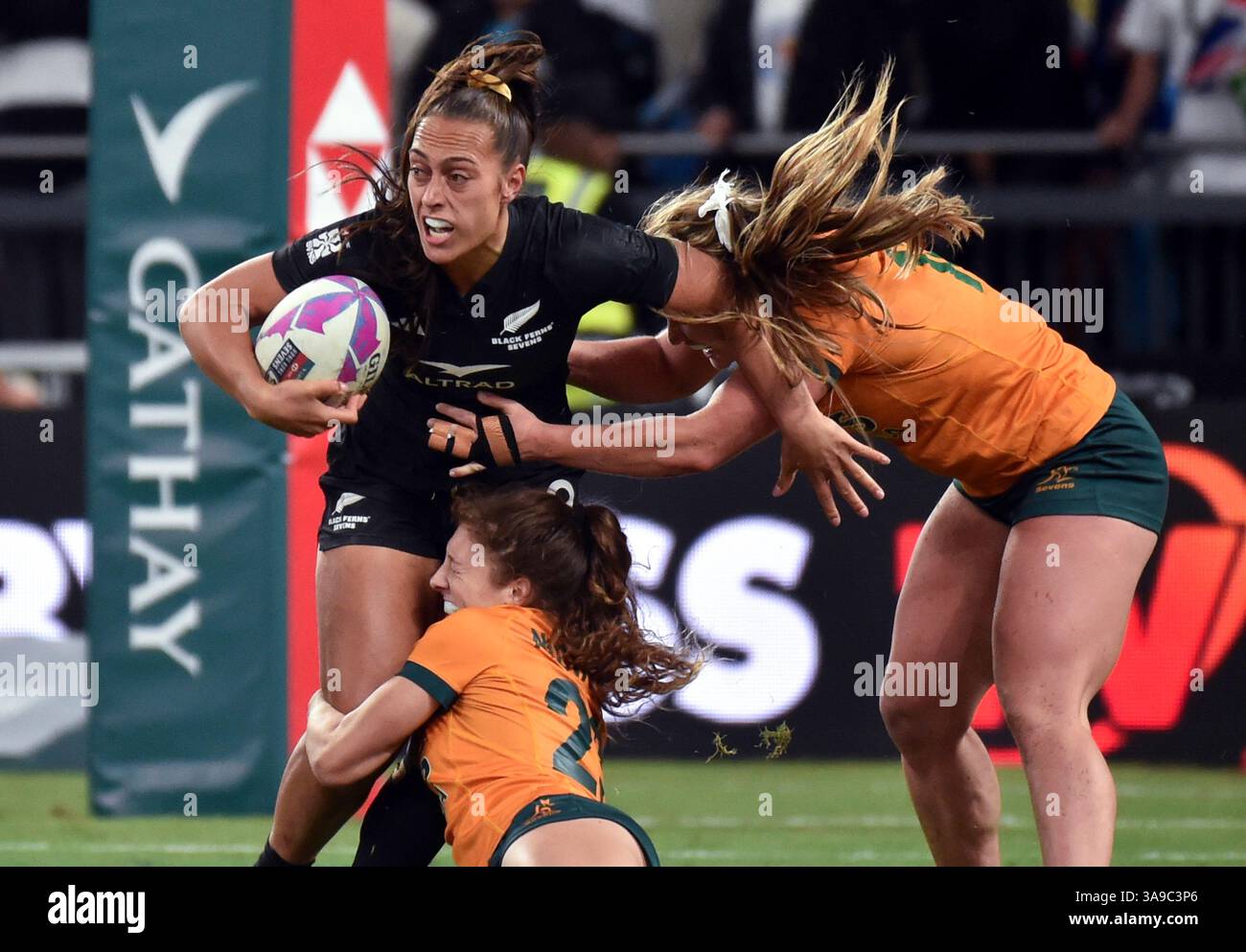 Hong Kong. 30th Mar, 2025. Kelsey Teneti (L) of New Zealand vies during ...
