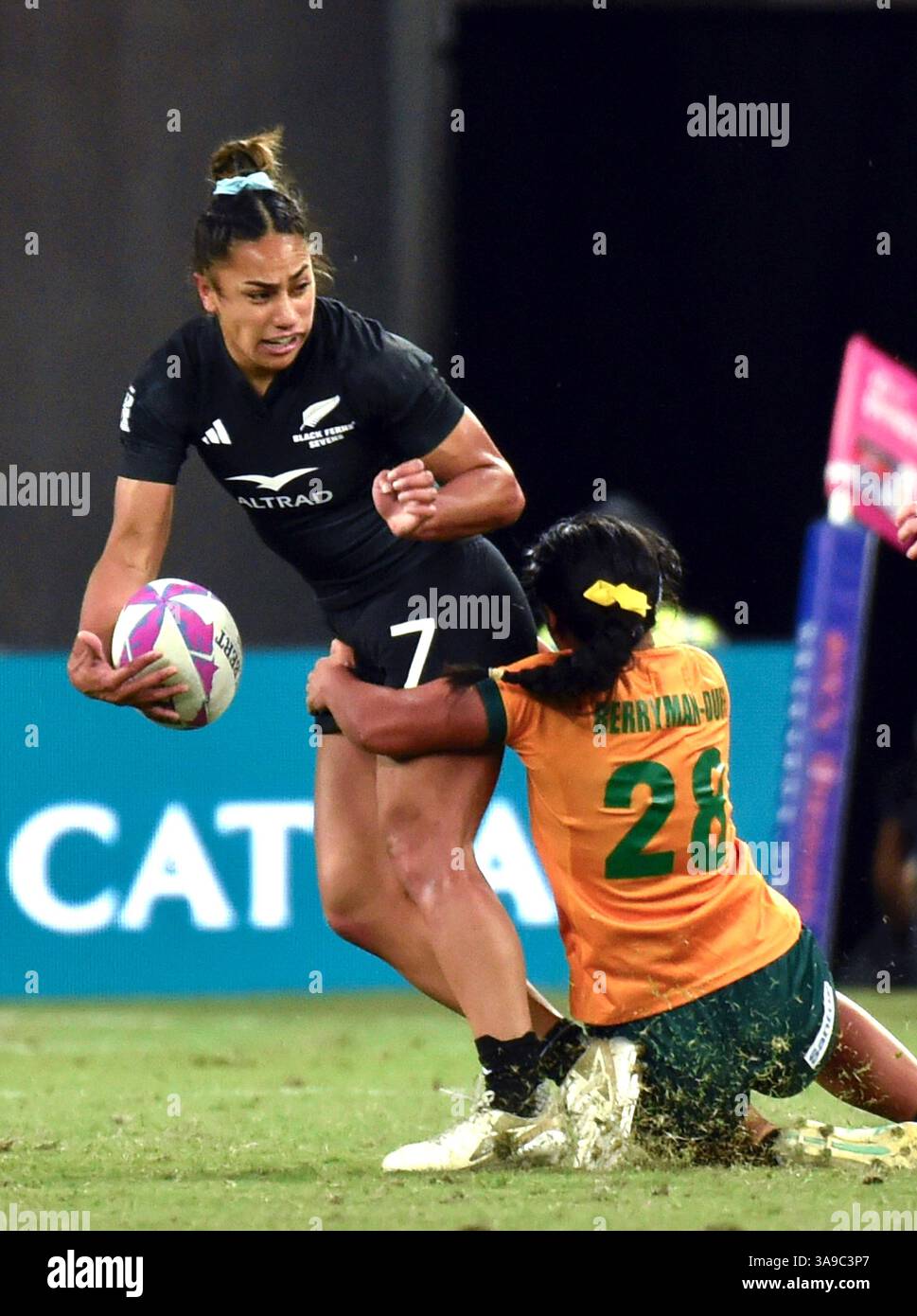 Hong Kong. 30th Mar, 2025. Risi Pouri-Lane (L) of New Zealand vies ...